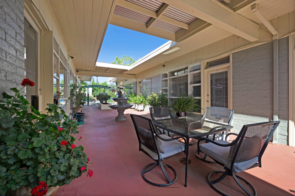 Beautiful Downtown Courtyard with Great Retail Potential - AnneBaker.net